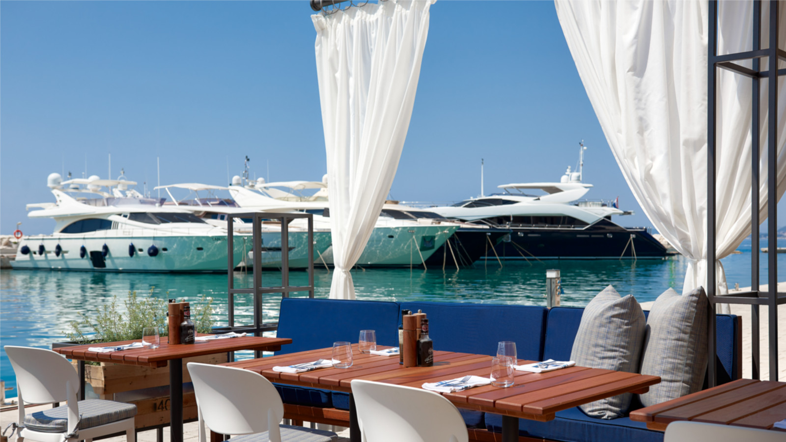 Restaurants and bars - Marina Lav